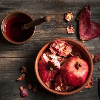7 Amazing Health Benefits of Pomegranate Peel You Shouldn't Ignore