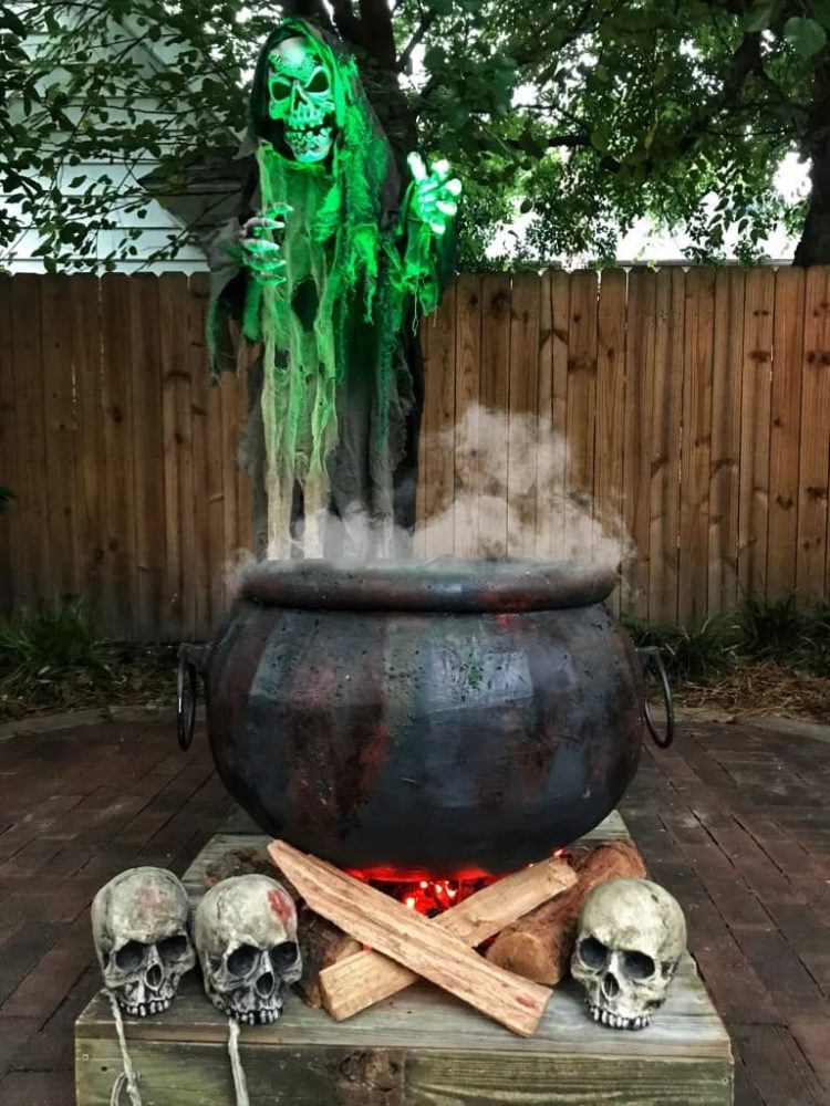 22 Wickedly Fun DIY Cauldron Decor Ideas for a Spellbinding Display