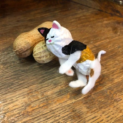 How to Craft a Cute Peanut Shell Cat Hugging Figurine