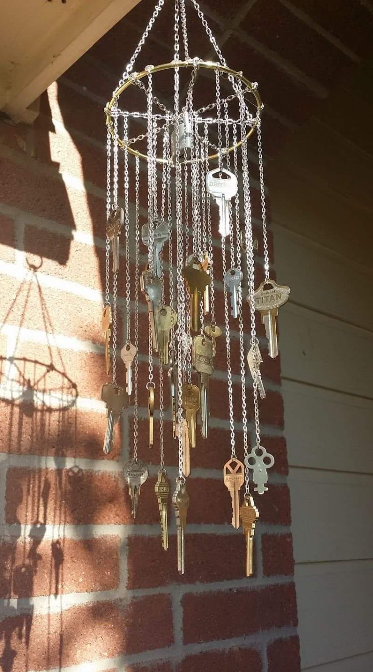 How to Transform Old Keys Into a Musical Hanging Display
